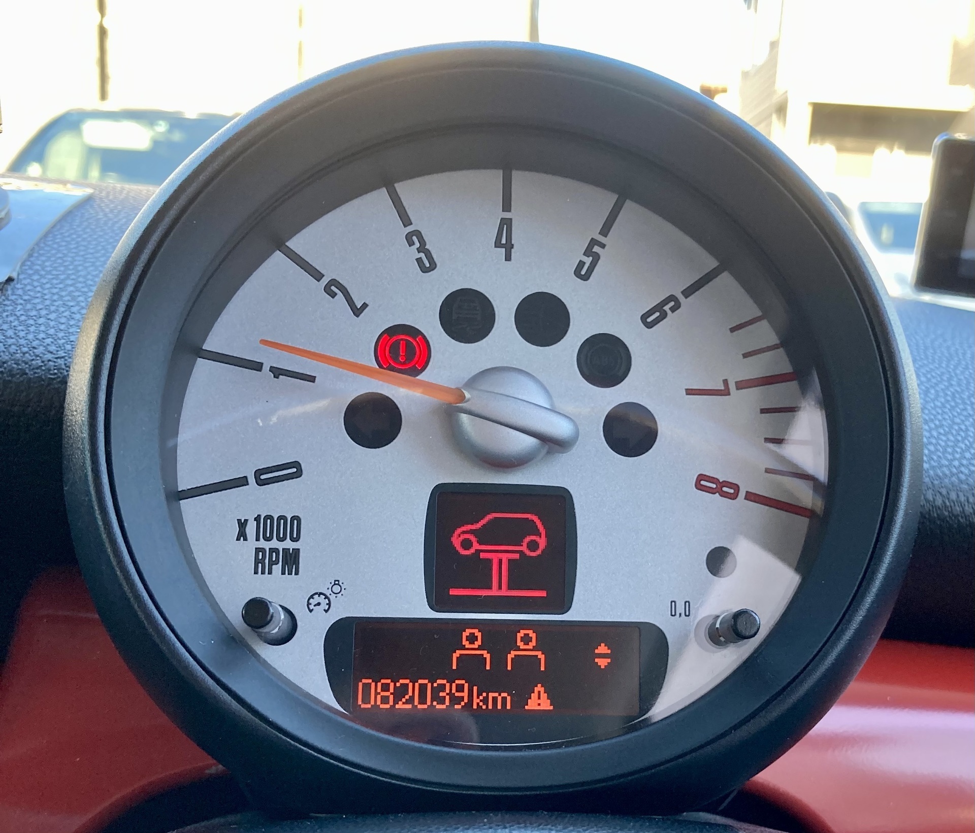 MINI ブレーキパッドの警告灯: 愛車と私の共存日誌